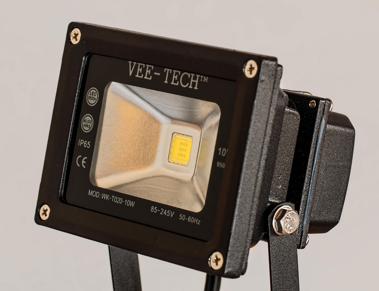A Comprehensive Guide to Choosing LED Floodlights-BRING YOU MORE